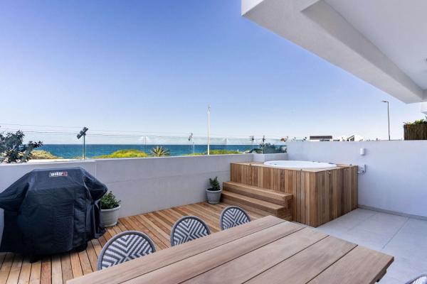 The Mira Hermanus Stylish Jacuzzi Haven - Hermanus