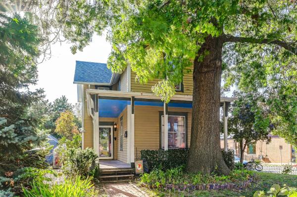Historic Des Moines Home: Great For Families! - Des Moines, IA