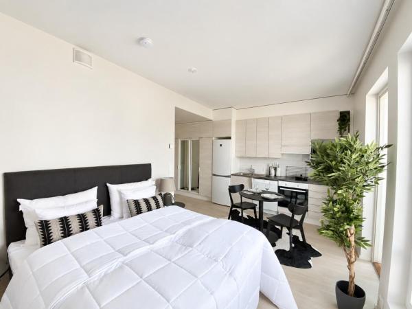 Borg Travel Center - Studio · Balcony · King Bed · Free Parking - Pori
