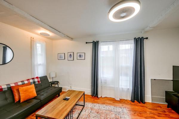 Apartment In Walkable Area, 1 Mi To Lake Michigan - Washington Park Zoo, Michigan City