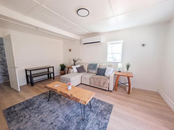 Downtown District - Modern Apt Yard, King Bed, W/d - Albuquerque, NM
