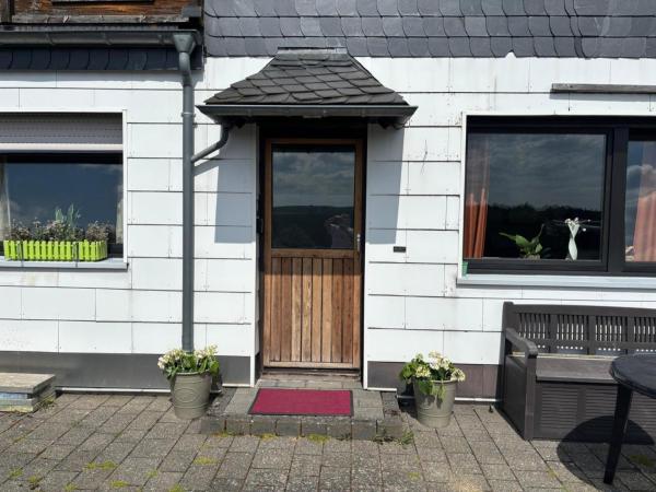 Eifelruhe 8 - Ferienwohnung In Hollerath Für 4 Gäste - Wlan, Waschmaschine, Parkplatz - Perfekt Für Paare Und Monteure - Haustiere Willkommen - Hellenthal