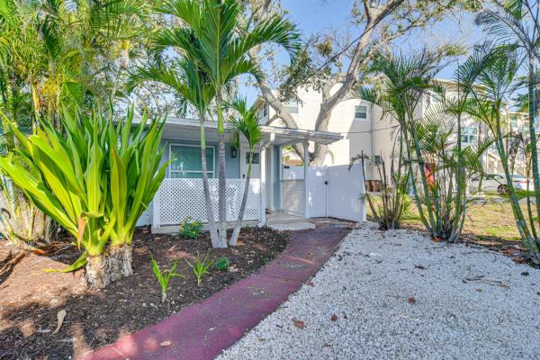 Walk To Gulf & Beaches! Indian Rocks Beach Haven - Indian Rocks Beach, FL