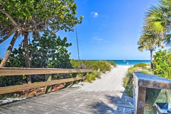 3-unit Group Getaway! Steps To Indian Rocks Beach - Indian Rocks Beach, FL