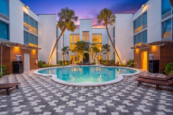 Tropical Palms Hotel - Clearwater, FL
