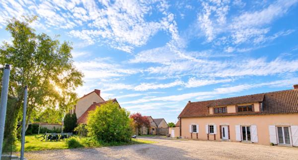 Maison De Campagne Chaleureuse Avec Grand Jardin - Centro