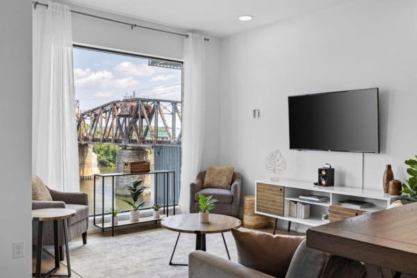 River View 2-bedroom Apartment With Free Garage Parking - Nashville, TN