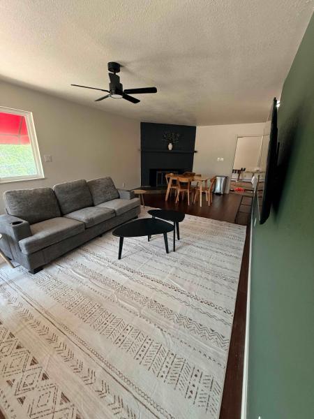 Eagle Motel Suite 223 - 2 Bedroom With Kitchenette - Colorado Springs, CO