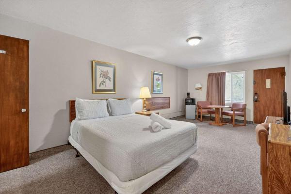 Eagle Motel Suite 109 - Colorado Springs, CO