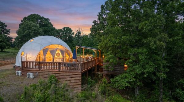 Serene Dome W Hot Tub In Broken Bow Sereni-dome - Broken Bow, OK