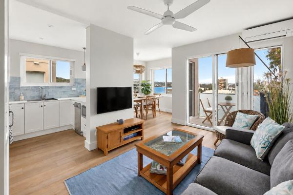 2-bed Apartment With Manly Beach Views & Parking - Narrabeen