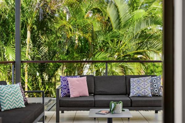 Graebill 2 Bedroom 2 Bathroom Light And Spacious Duplex Walk To Beach Great Outdoor Entertaining Area - ノーサ・シャイア