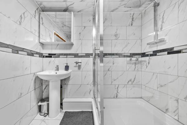 Cosy East Ham Studio 2 Double Beds Sleeps 4 - Ilford