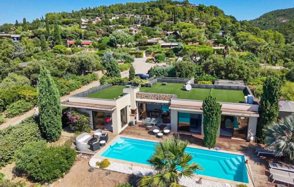 Nice Home In Saint Raphael With Private Swimming Pool, Can Be Inside Or Outside - Saint-Raphaël