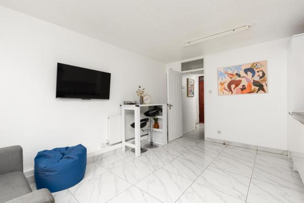 New! Spacious 4br House With Garden In Mitcham - Epsom