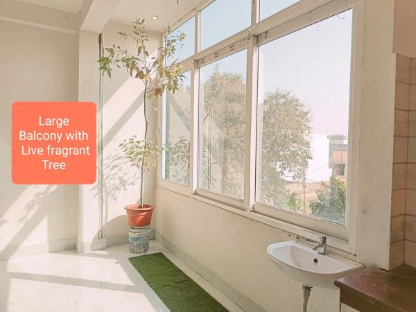 Minimalist 2bhk Air Conditioned Apartment - Varanasi