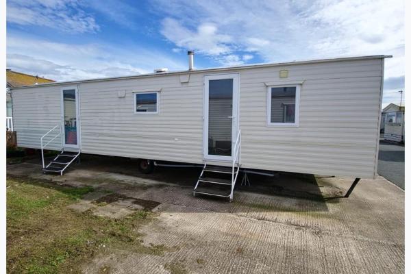 Holiday House - Sleeps 6 - Parking - Towyn