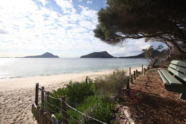 Beachfront Nelson Bay Apartment - Port Stephens