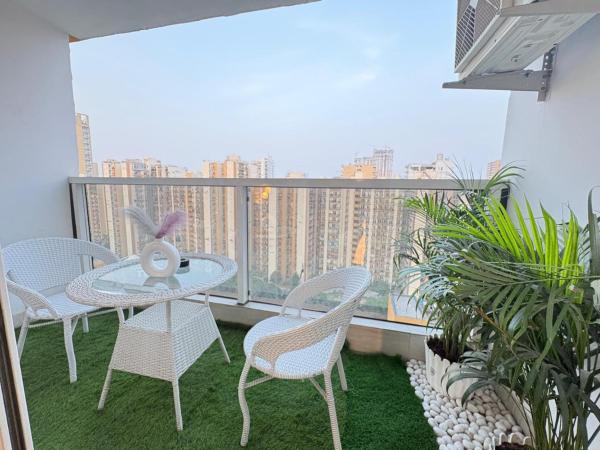Luxury Studio In Central Noida Free Pool Access - Noida