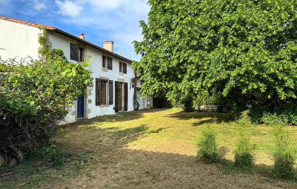 4 Bedroom Stunning Home In Sainte-néomaye - Niort