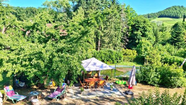 Gite Au Pied Des Collines De L'etoile 9 Personnes - Jura