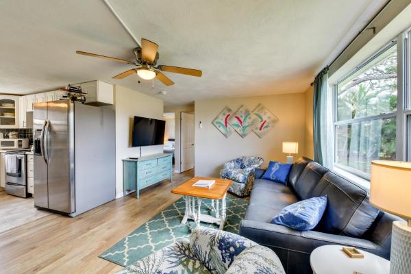 3 Mi To Englewood Beach! Canal-front Cottage - Englewood, FL