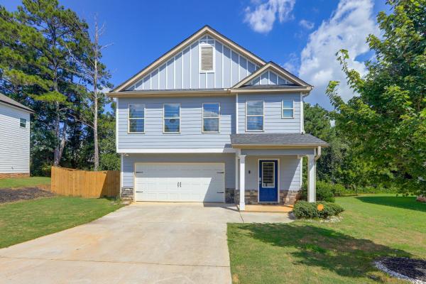 Spacious Covington Home! Patio, Yard + Fire Pit - Conyers, GA