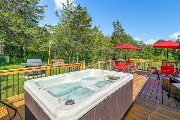 Private Hot Tub & Sauna! 4-acre Athens Oasis - Hudson, NY