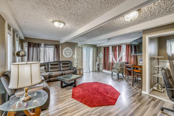 Quiet 5br Home W/ Deck Outside Detroit - Warren, MI
