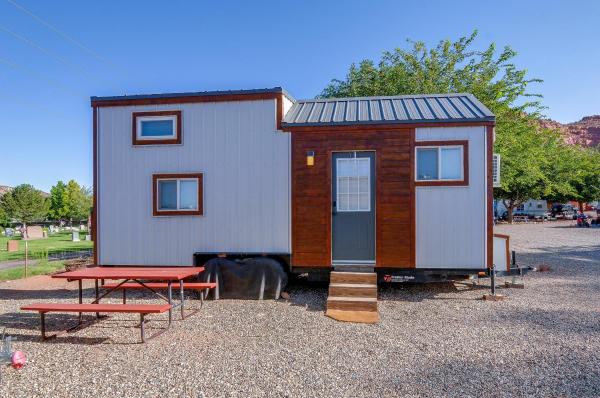 30 Mi To Zion! Mtn-view Tiny Home Escape - Kanab, UT
