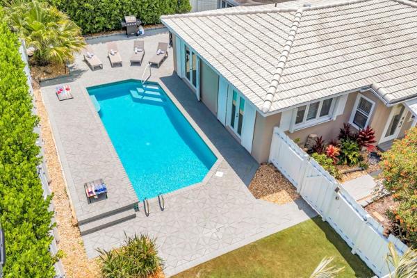 Casa Palma Pool 4br Coastal Home Near Beach - Delray Beach, FL
