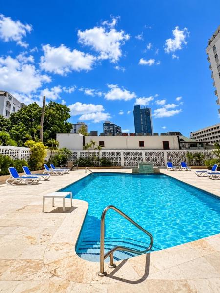 Walk To Beach • Pool + Gym Access • Balcony - San Juan, Puerto Rico
