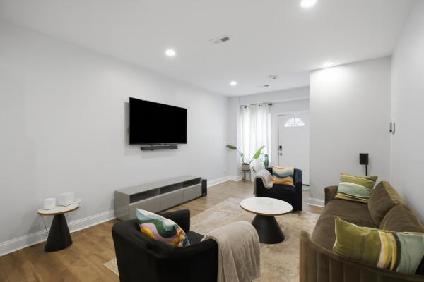 Stylish 1bd Urban Haven Near Inner Harbor Apts - Baltimore, MD
