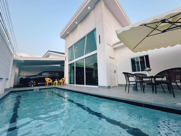 Near Walking Street And Beach 4br Private Pool Villa - 파타야
