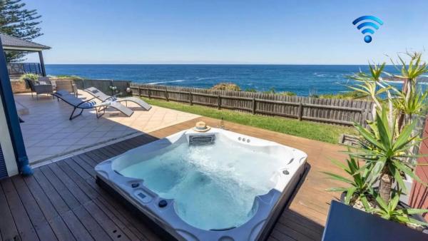 Bombora At Kiama - Gerringong