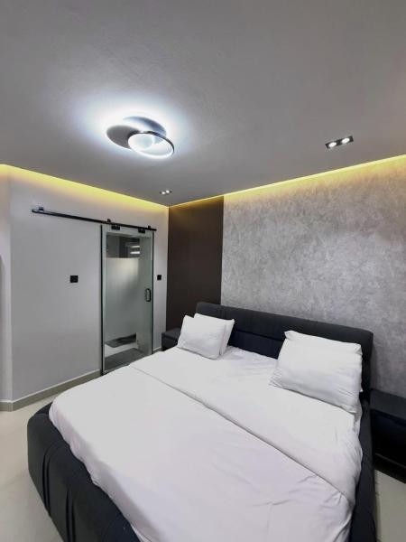 Danny Courts - Nairobi