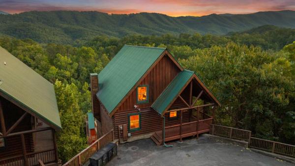 Amazing Rocky Top Views Vistas That Wow - Pigeon Forge, TN