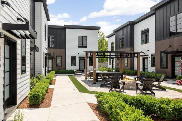 Hamilton Place Bayside Building 8br Near Downtown Beaches - Traverse City, MI
