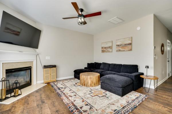 Walk To Bridgeway Station! Home W/ Pool Access - Discovery Island, Simpsonville
