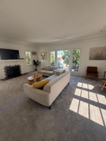 Spacious 3 Bedroom Stay In Beverly Hills - Beverly Hills, CA