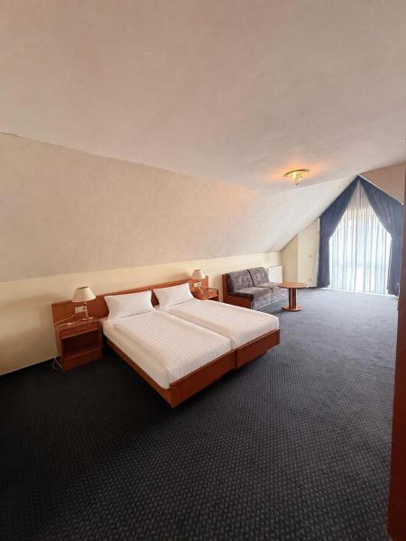 Geräumiges Zimmer Mit Eigenem Bad, Tv & Sitzecke - Dormagen
