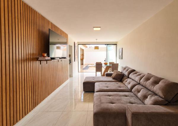 Casa Completa E Climatizada Em Condominio - Cuiabá
