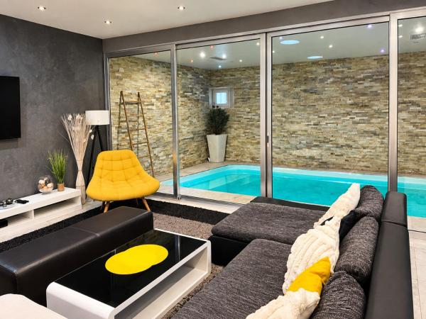 Alsace Piscine Intérieure Chauffée Pour Huit Personnes - Alsacia