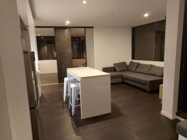 L1002 Southencross ,Paid Carpark Free Pool Sauna Pool Gym,33 Roselane - St Kilda