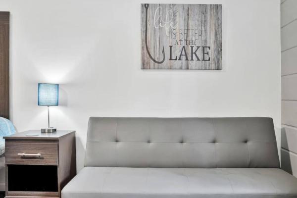 Room #9 - One King Bed - Houghton Lake, MI