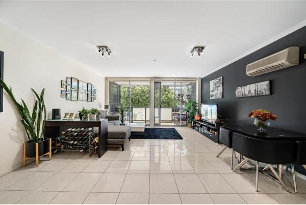 Light-filled, Spacious Apartment With Free Parking - St Kilda