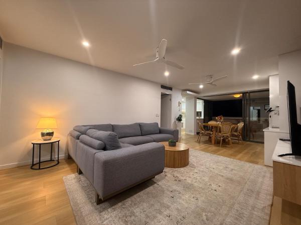 Modern, Spacious, Perfect Location - Milton, Australia