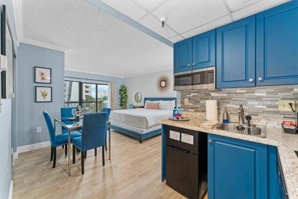 King Balcony Getaway Near Universal - Orlando