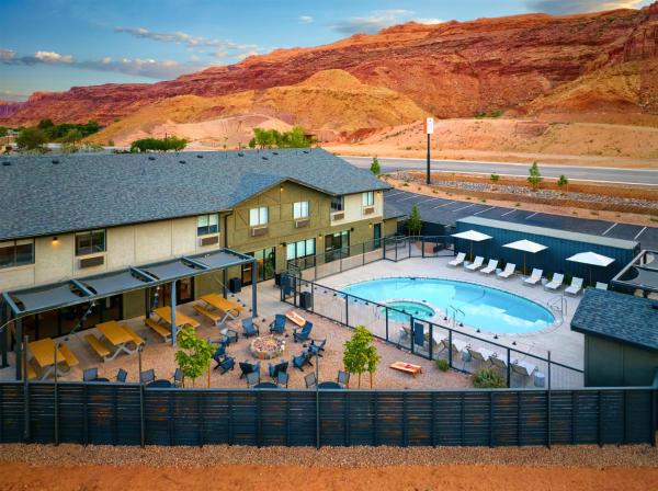 Slackline Moab, Outset Collection By Hilton - Moab, UT