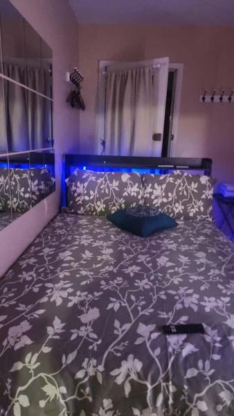 Room A With Balcony - Brooklyn, NY